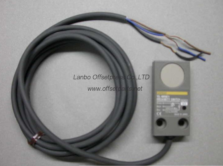 OMRON TL-W5E1 12-24 VDC , magic eye sensor 25 x 50.5 mm , komori ...